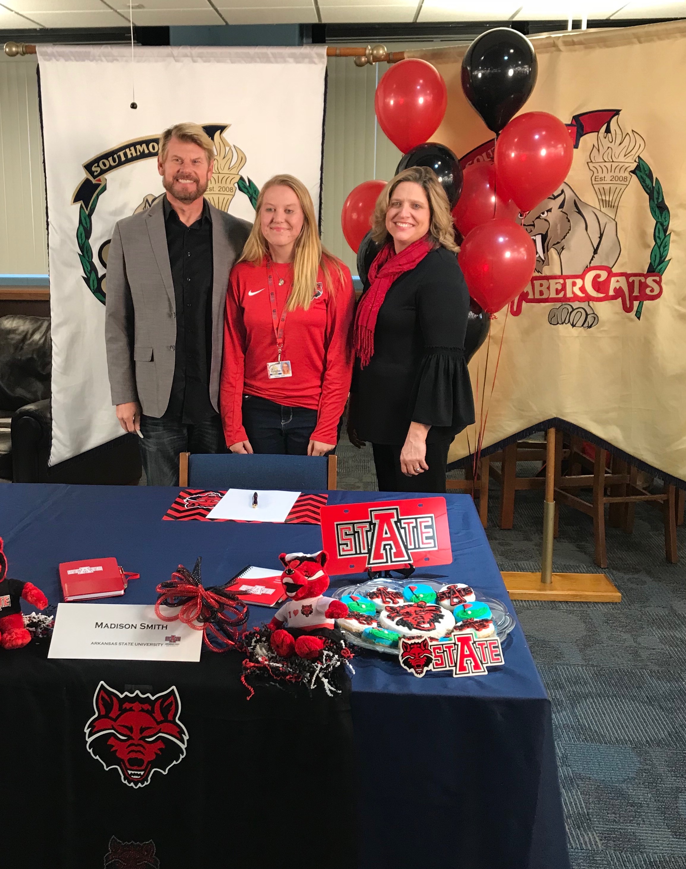 Robin Hill Public School - Alumni signs letter of intent!